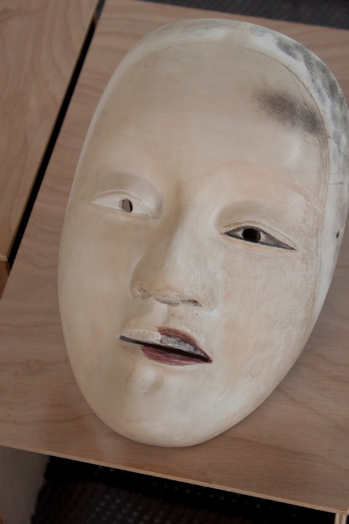 Noh mask carving | The International Noh Institute